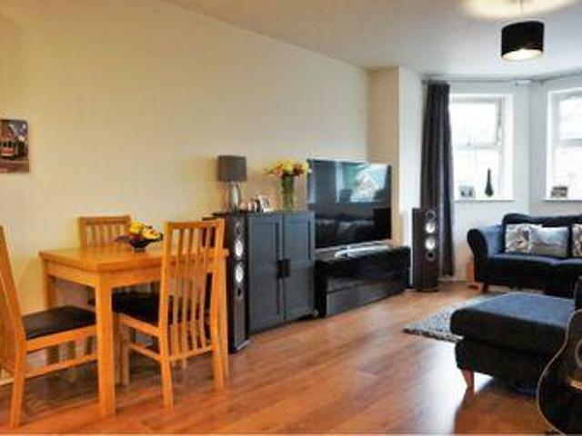 2 Bedrooms Flat for sale in Rectory Road, Rickmansworth WD3