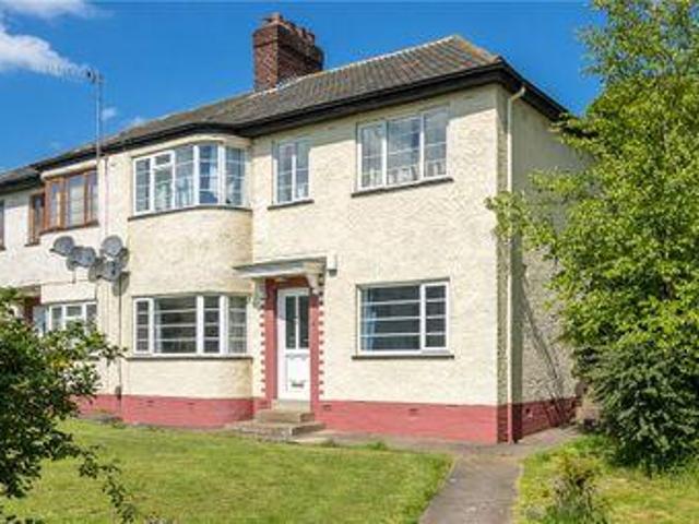 2 Bedrooms Flat for sale in Redesdale Gardens, Leeds, West Yorkshire LS16