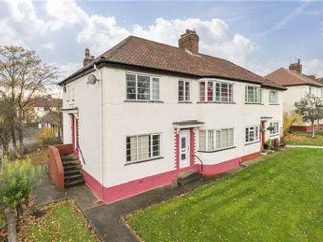 2 Bedrooms Flat for sale in Redesdale Gardens, Leeds, West Yorkshire LS16