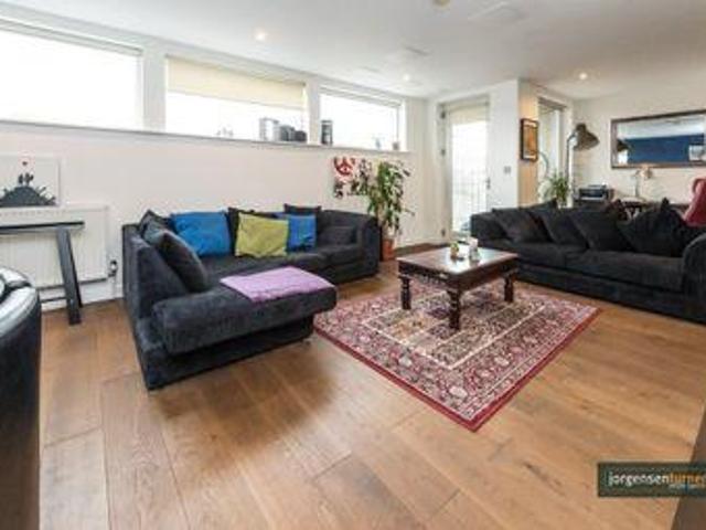 2 Bedrooms Flat for sale in Regal Building, Kilburn Lane, London W10