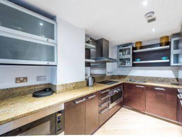 2 Bedrooms Flat for sale in Regal House, Sands End SW6
