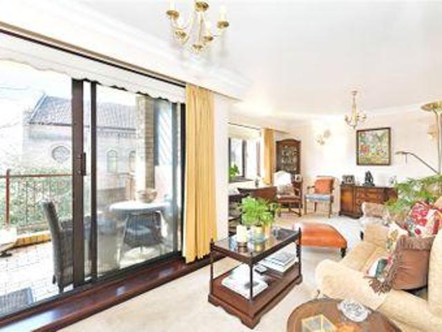 2 Bedrooms Flat for sale in Regency House, Regents Park Road, Finchley N3