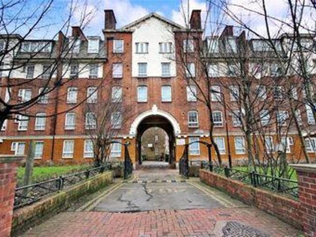 2 Bedrooms Flat for sale in Renton Close, Brixton SW2