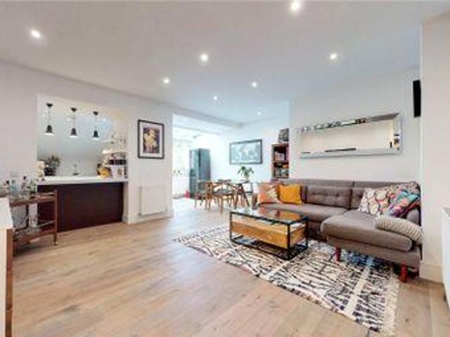 2 Bedrooms Flat for sale in Ritson Road, Hackney, London E8
