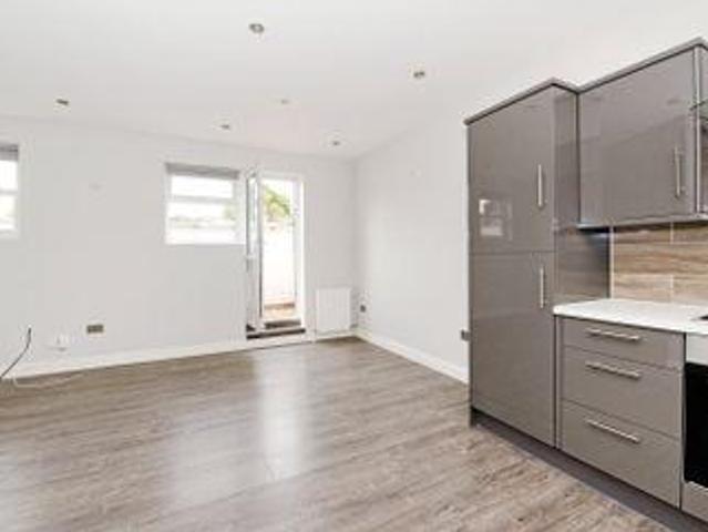2 Bedrooms Flat for sale in Riversdale Road, Highbury, Islington N5