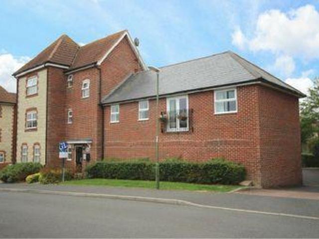 2 Bedrooms Flat for sale in Riverside, Codmore Hill, Pulborough RH20