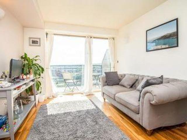 2 Bedrooms Flat for sale in Riverside Way, Leeds, West Yorkshire LS1