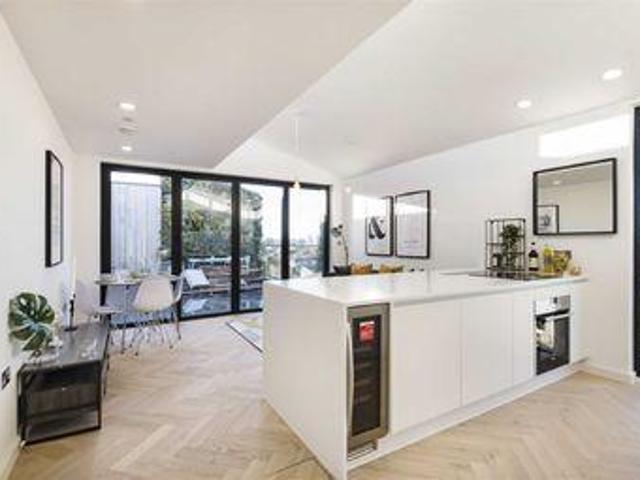 2 Bedrooms Flat for sale in Richmond Road, London E8