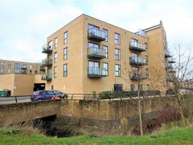 2 Bedrooms Flat for sale in Richardson House, Nash Mills Wharf, Hemel Hempstead HP3