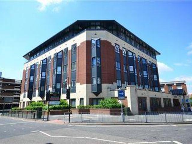 2 Bedrooms Flat for sale in Ringside, High Street, Bracknell RG12