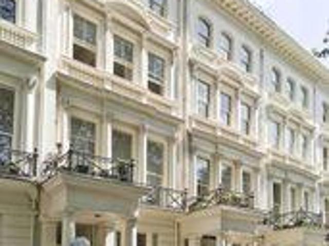 2 Bedrooms Flat for sale in Rutland Gate, London SW7