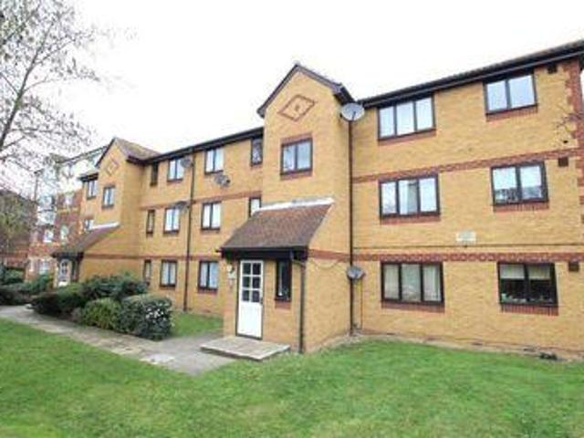 2 Bedrooms Flat for sale in Ruston Road, London SE18