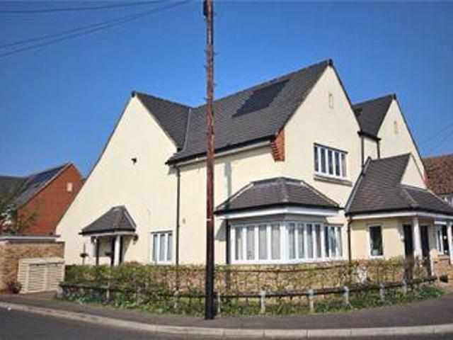 2 Bedrooms Flat for sale in Woking, Surrey GU22
