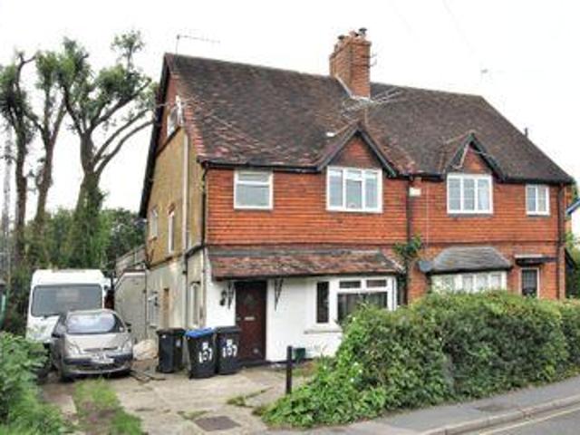 2 Bedrooms Flat for sale in Woking, Surrey GU22
