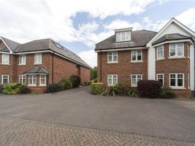 2 Bedrooms Flat for sale in Woodford Court, Western Avenue, Reading RG5