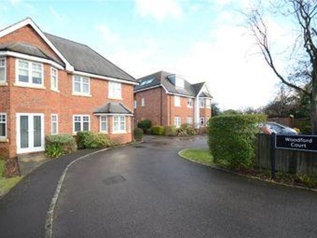 2 Bedrooms Flat for sale in Woodford Court, Western Avenue, Reading RG5