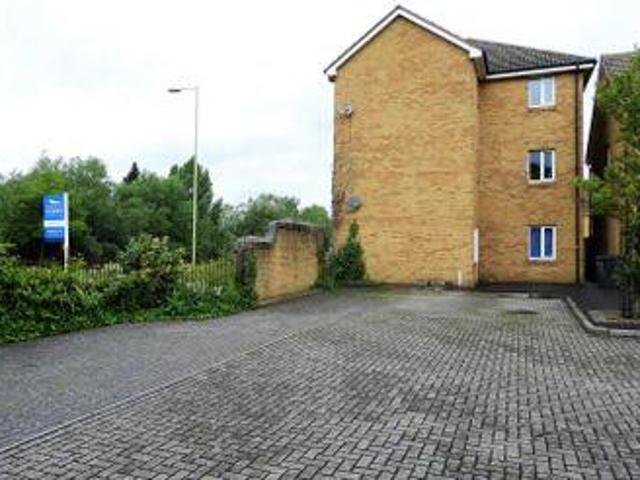 2 Bedrooms Flat for sale in Woodhouse Road, Swindon SN3