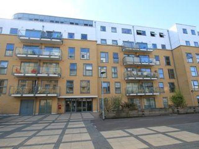 2 Bedrooms Flat for sale in Woolners Way, Stevenage SG1