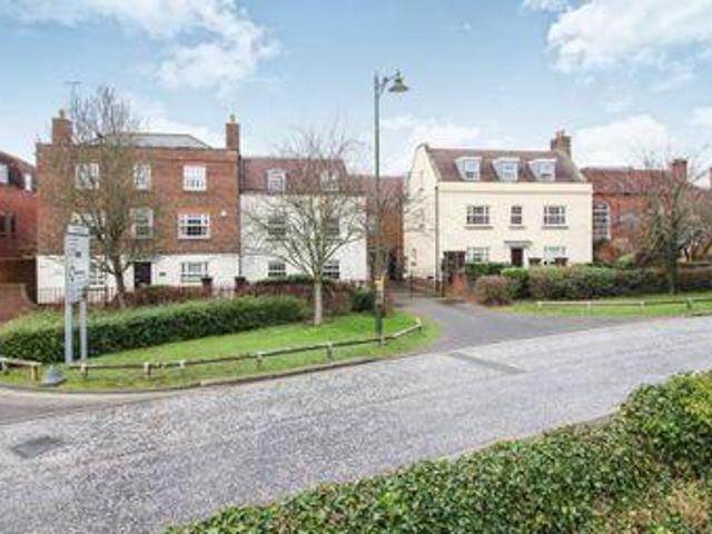 2 Bedrooms Flat for sale in Worthing Road, Horsham RH12