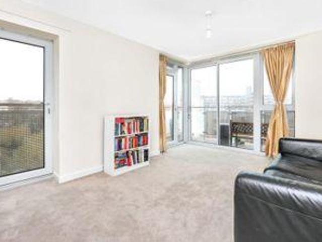 2 Bedrooms Flat for sale in Waterway Avenue, London SE13