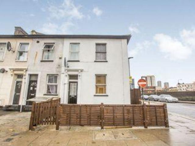 2 Bedrooms Flat for sale in Water Lane, London E15