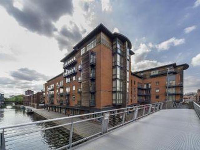 2 Bedrooms Flat for sale in Waterfront Walk, Birmingham B1