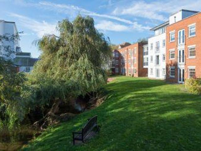 2 Bedrooms Flat for sale in Waters Edge, Canterbury CT1