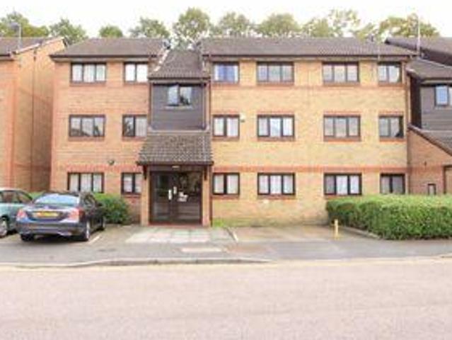 2 Bedrooms Flat for sale in Waterside Close, Barking, Essex IG11