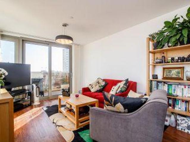 2 Bedrooms Flat for sale in Waterside Heights, Booth Road, London E16