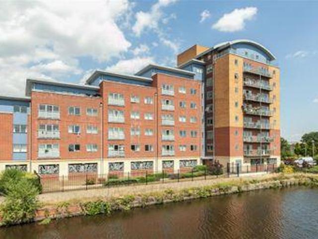 2 Bedrooms Flat for sale in Waterside Way, Wakefield WF1