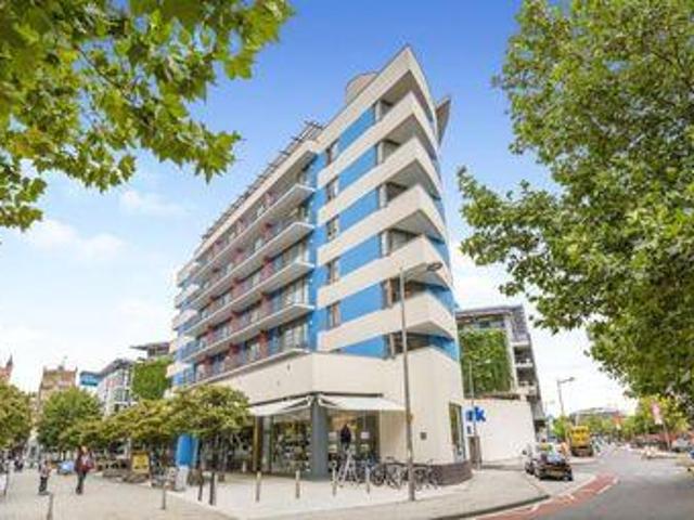 2 Bedrooms Flat for sale in Waverley House, Cathedral Walk, Bristol BS1