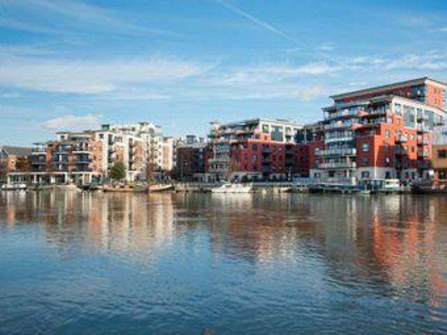 2 Bedrooms Flat for sale in Wadbrook Street, Kingston Upon Thames KT1