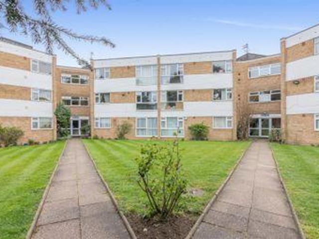 2 Bedrooms Flat for sale in Wade House, Village Road, Enfield EN1