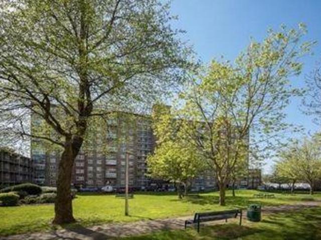 2 Bedrooms Flat for sale in Walden House, Dagnall Street, Battersea, London SW11