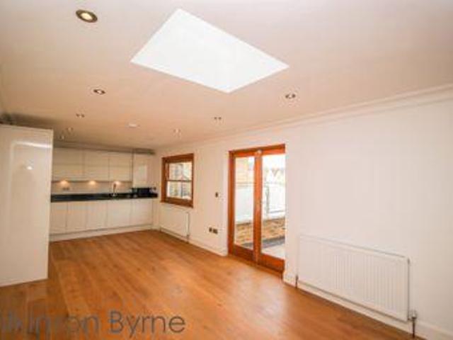 2 Bedrooms Flat for sale in Wallis Mews, London N8