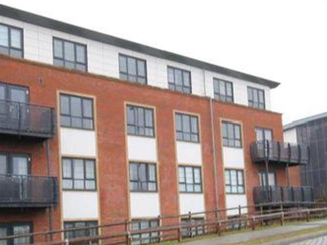 2 Bedrooms Flat for sale in Wallis Square, Farnborough GU14