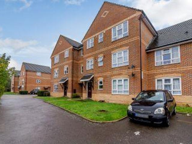 2 Bedrooms Flat for sale in Walnut Tree Close, Guildford GU1