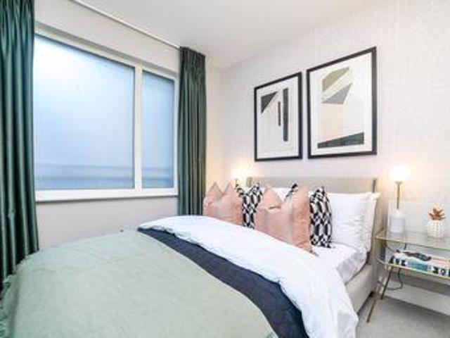 2 Bedrooms Flat for sale in Wandsworth Exchange, 25 Garratt Lane, London SW18