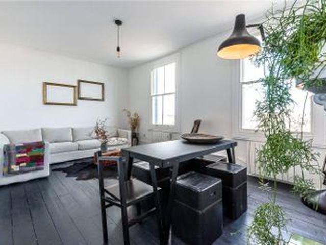 2 Bedrooms Flat for sale in Wandsworth Road, London SW8