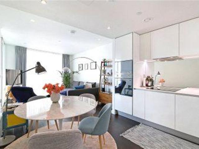 2 Bedrooms Flat for sale in Wandsworth Road, London SW8