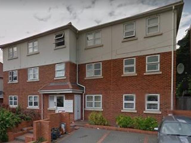 2 Bedrooms Flat for sale in Wanstead Lane, Ilford IG1