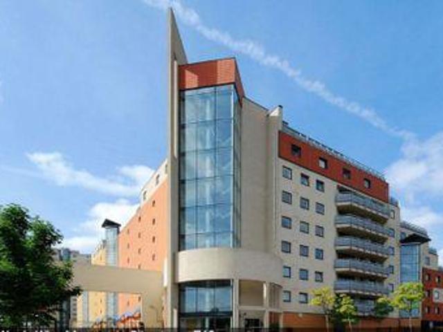 2 Bedrooms Flat for sale in Wards Wharf Approach, London E16