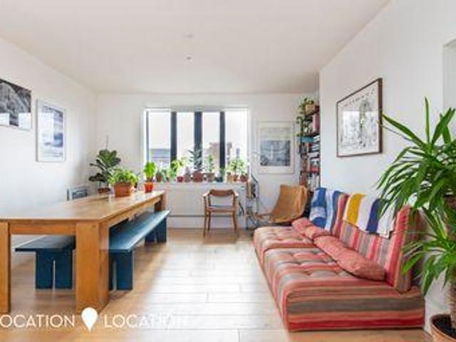 2 Bedrooms Flat for sale in Warwick Grove, London E5