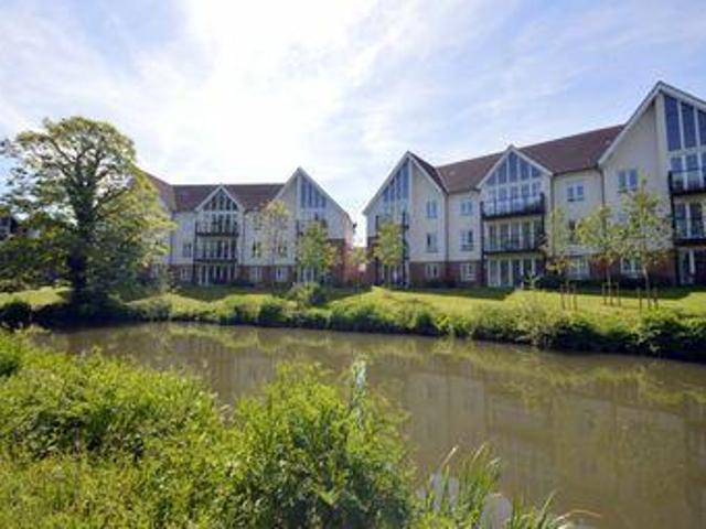 2 Bedrooms Flat for sale in Weyview Gardens, Godalming GU7