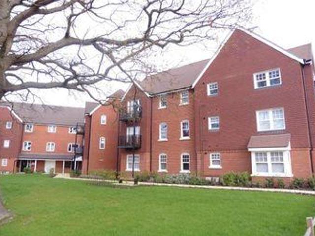 2 Bedrooms Flat for sale in Webber Street, Horley, Surrey RH6