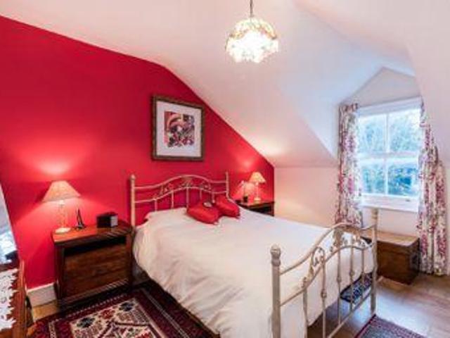 2 Bedrooms Flat for sale in Weech Road, London NW6