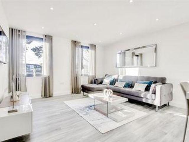 2 Bedrooms Flat for sale in Wellington Road, Bush Hill Park, Enfield EN1