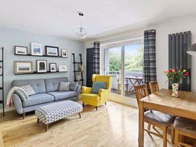 2 Bedrooms Flat for sale in Wells Park Court, Taylors Lane, Sydenham SE26