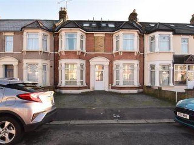 2 Bedrooms Flat for sale in Wellwood Road, Ilford, Essex IG3