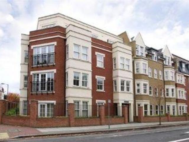 2 Bedrooms Flat for sale in Wendle Square, Battersea, London SW11